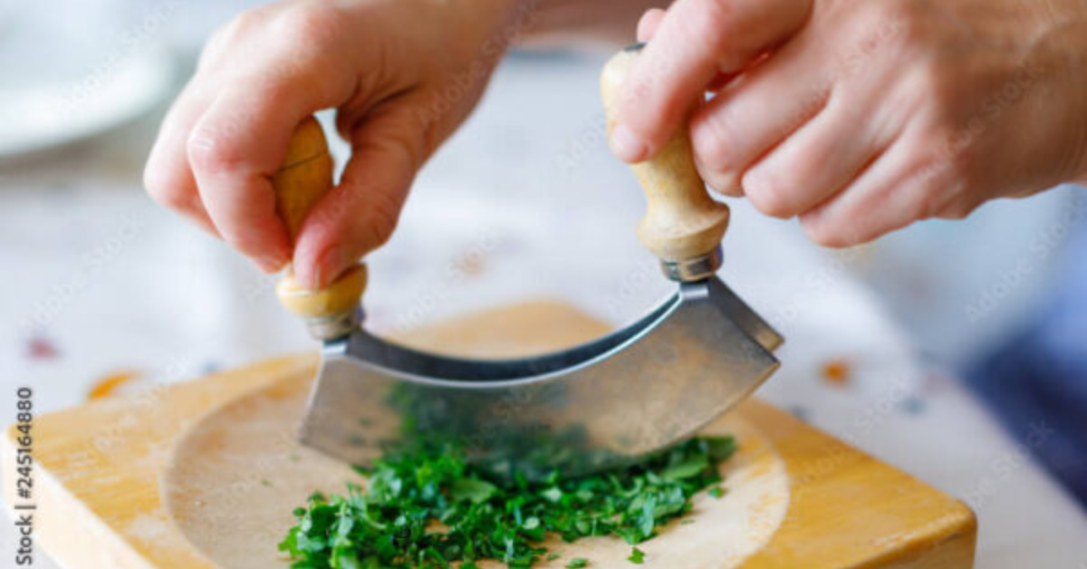 What is a Mezzaluna Knife? - mykitchenhints.com