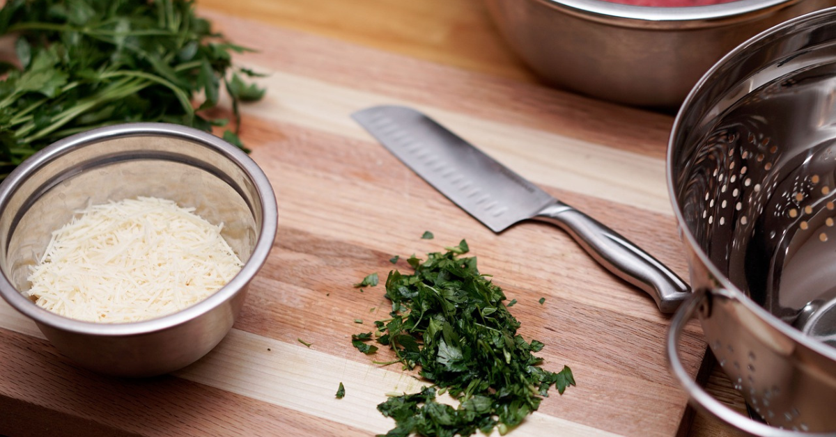 What is a Santoku Kitchen Knife? A Beginners Guide - mykitchenhints.com