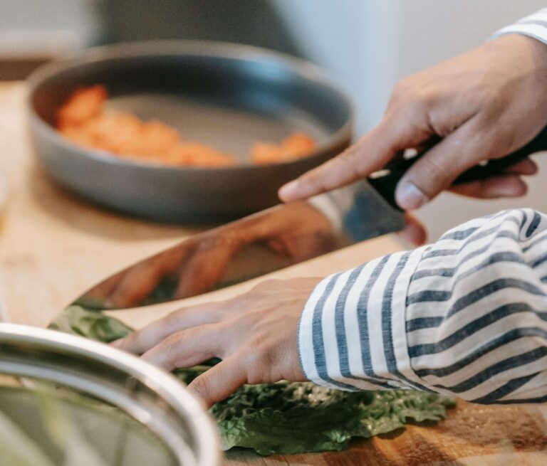 What are Kitchen Knife Handling Techniques? - mykitchenhints.com